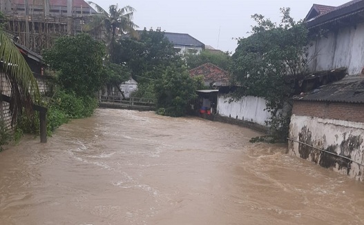 Breaking News : Banjir Limpasan Air Embung Lodan Sarang, WASPADA ...
