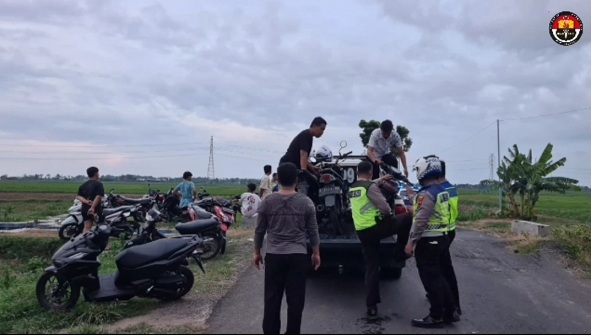 Balapan Liar Terkepung Polisi, Puluhan Sepeda Motor Diamankan – Radio ...