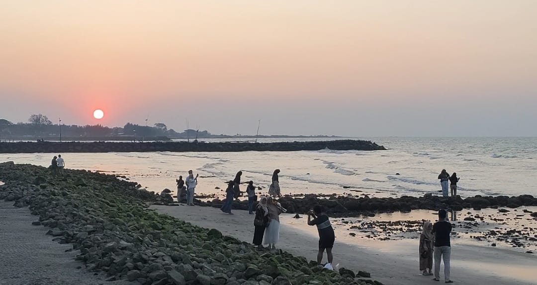 Semakin Ramai, Ada Yang Baru Di Pantai Jatisari – Radio R2B Rembang